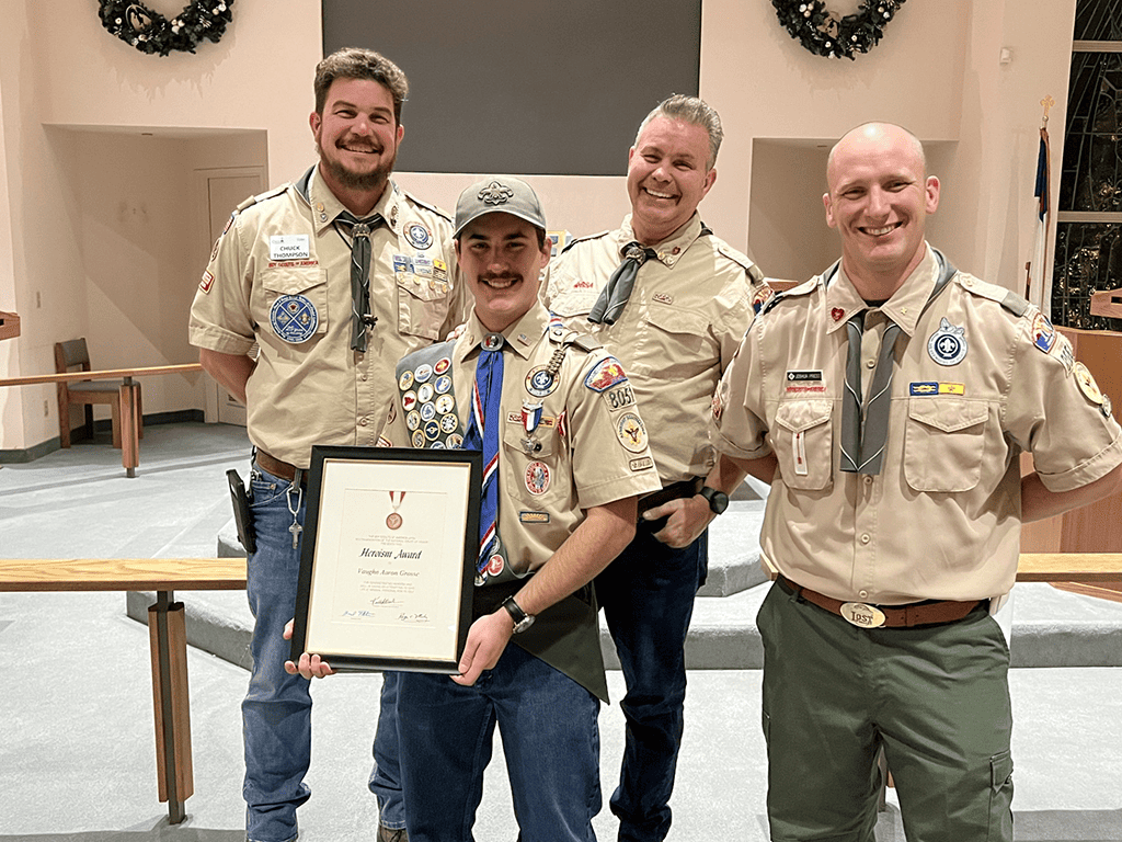 Vaughn Grosse earns heroism award for rescuing man from burning vehicle - Arizona Digital Free Press