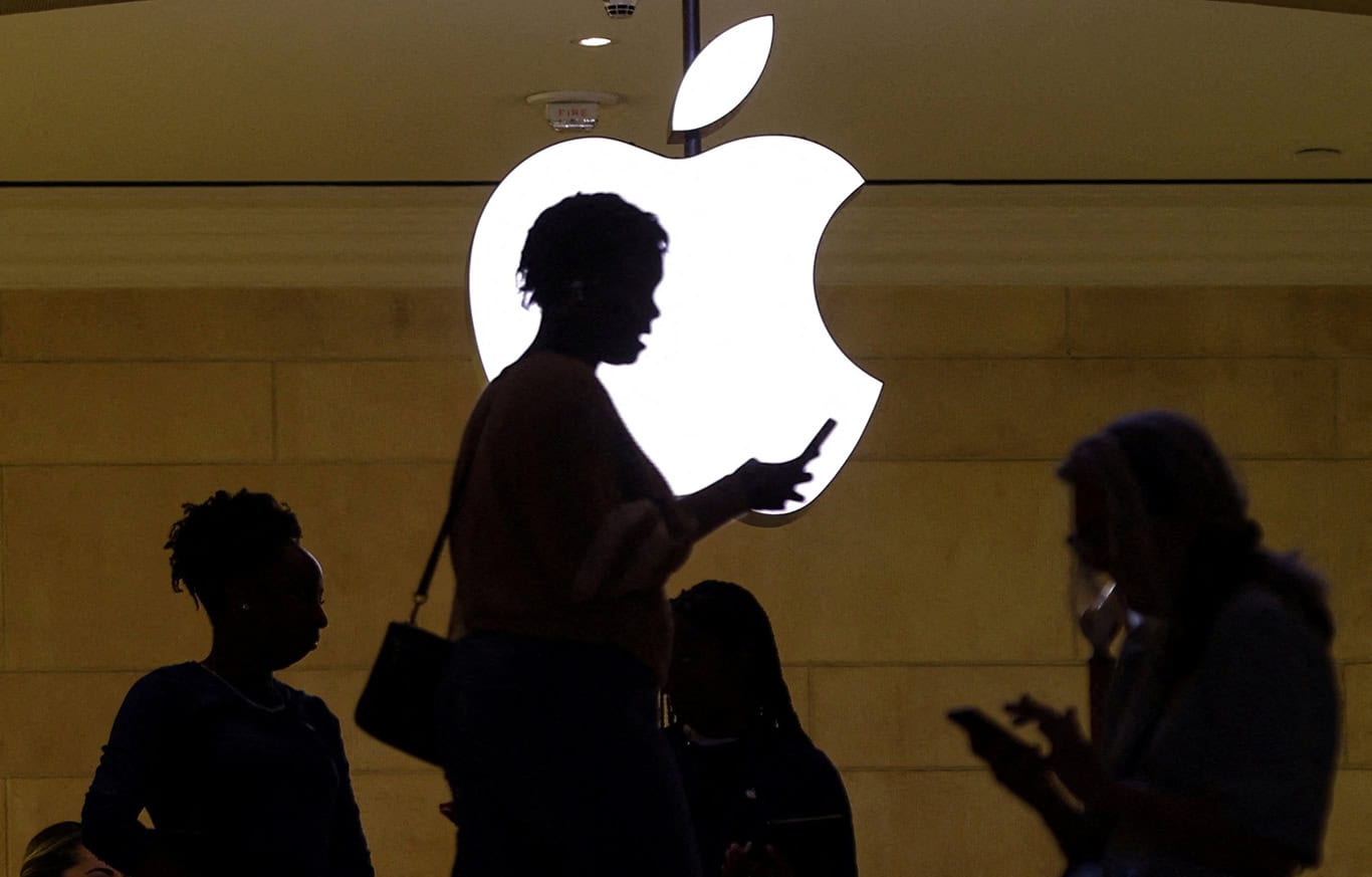 Apple shareholders vote to keep its diversity policies - Arizona ...